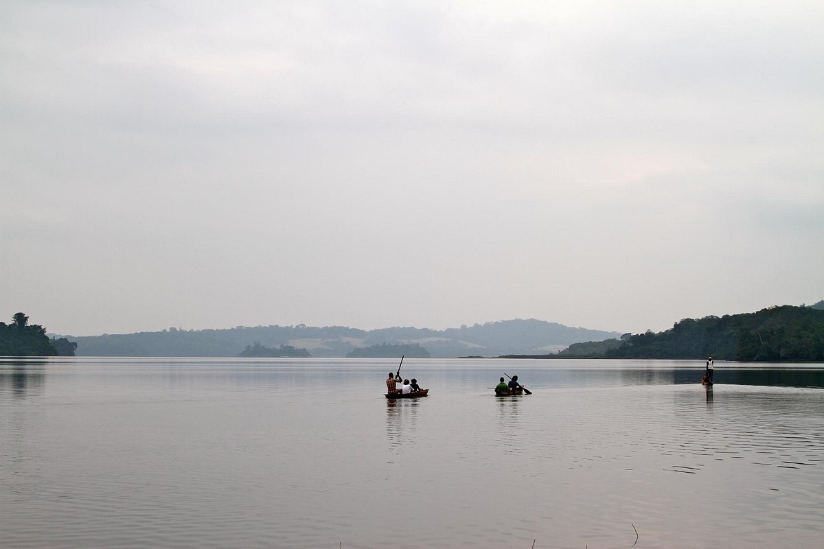 Ecotourism in Gabon: budget traveling in the jungle: Lambaréné and Lake ...